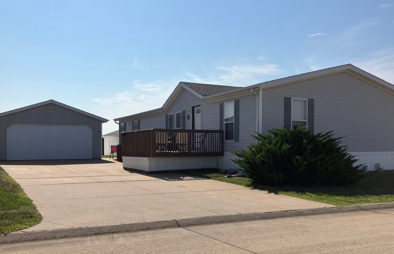 Manufactured & Mobile Home Park in Marion IA | Eagle Ridge